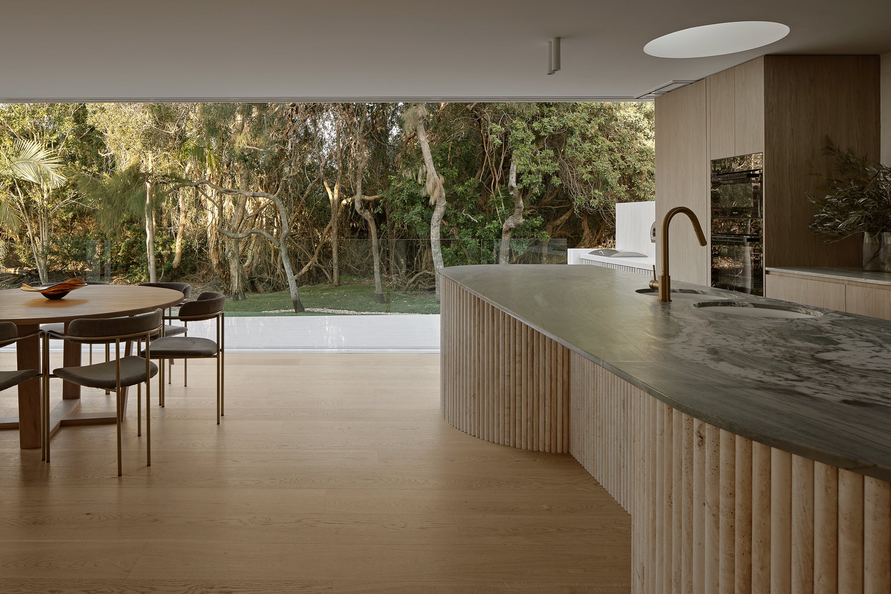 Superwhite Travertine Flutes – Arlo Stone & Finishes